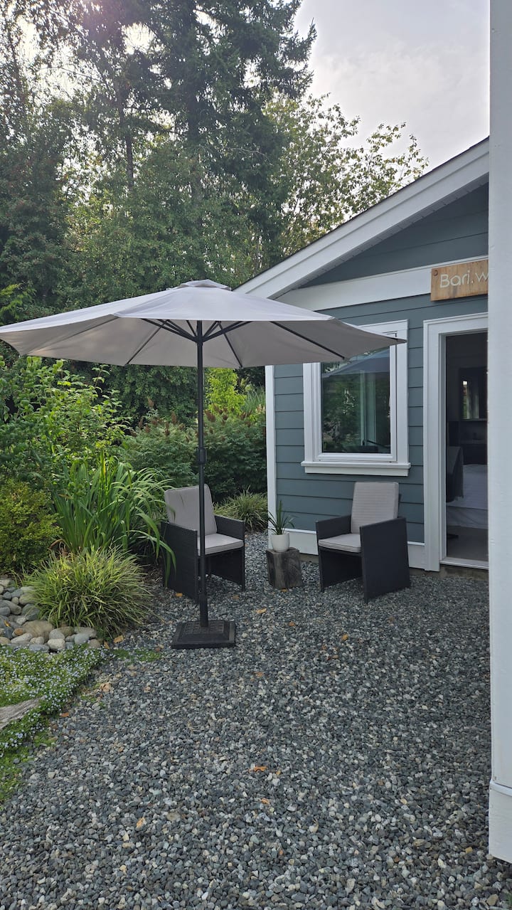 Bari Garden Studio - Hornby Island