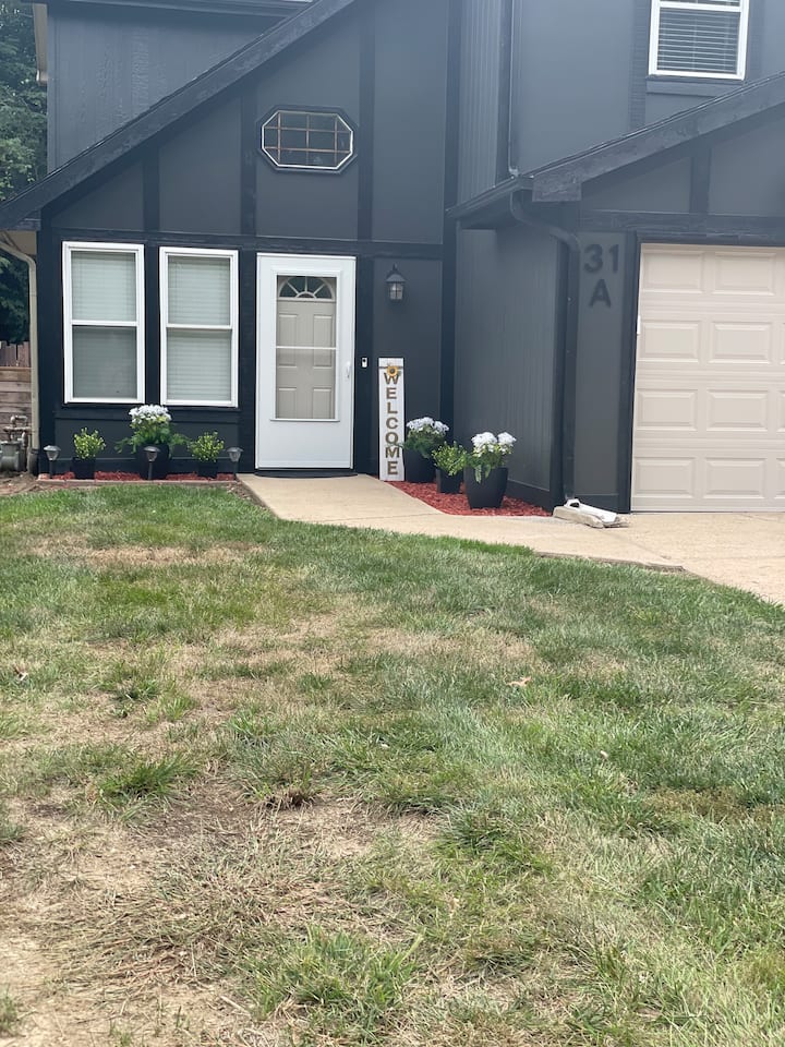 Cherry St Duplex In Liberty - Liberty, MO