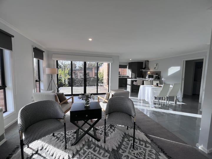 Modern Light-filled Retreat - Ararat