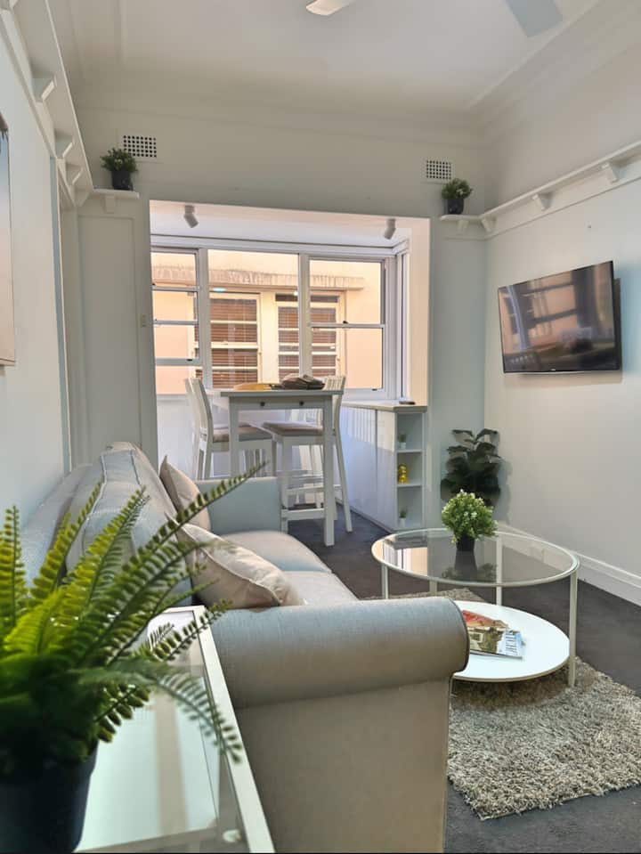 Surry Hills Charm: Foodie Spot By Oxford St - Sydney