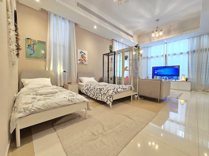 Spacious Apt W Dining Room+living Room+study Room - United Arab Emirates