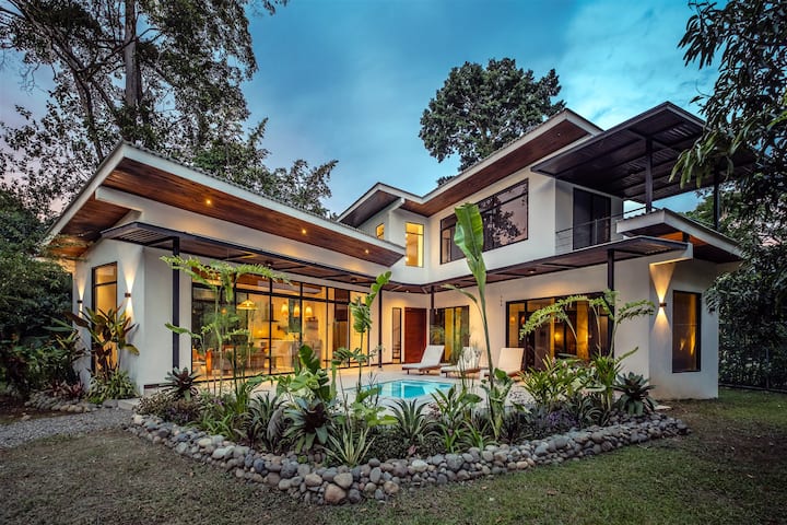 Casa Lorena – Modern Retreat · Pool & A/c - Costa Rica