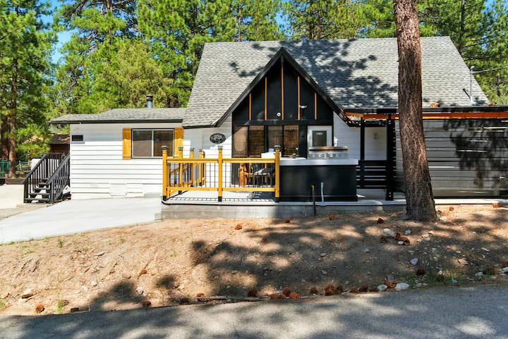 4-bedroom Jacuzzi, Car, Rv Parking & Ev Charging - Big Bear Lake, CA