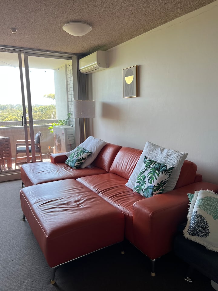 2 Bedroom Sunny Apartment - Sydney