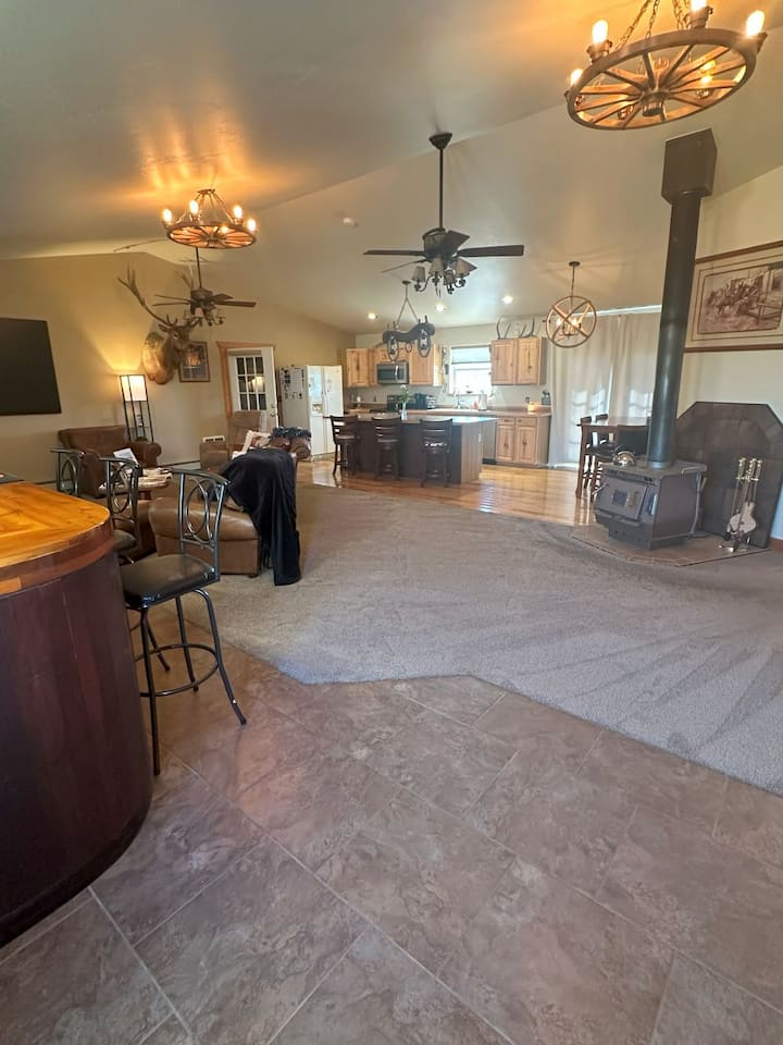 Poppi's Story - Country Living, 4 Miles From Town - Black Sandy State Park, Helena