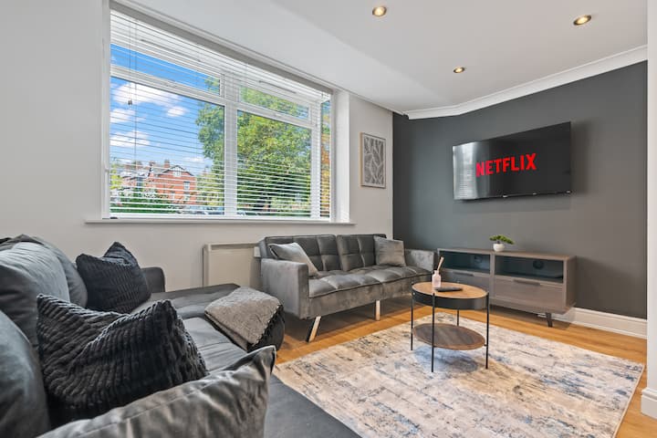 Centre Of Leeds With Free Parking - Sleeps 7 - Leeds