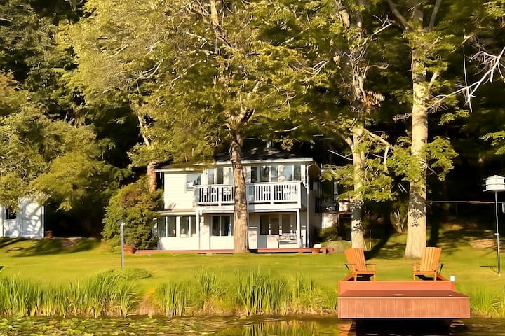 Lakefront Getaway+ Dock + Kayaks - Lake Winola, PA