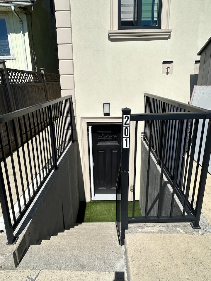 Private Basement In Vancouver - North Vancouver