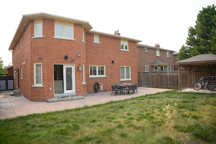 Luxe Bedroom With Private Workspace | Vaughan - Vaughan