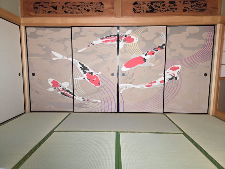 錦鯉の壁画と過ごす海近くの隠れ家 / Art Villa With Koi Mural - 福山市