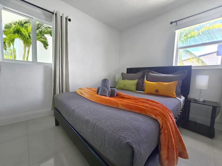 Modern+ Spacious Caribbean Oasis - Cutler Bay, FL