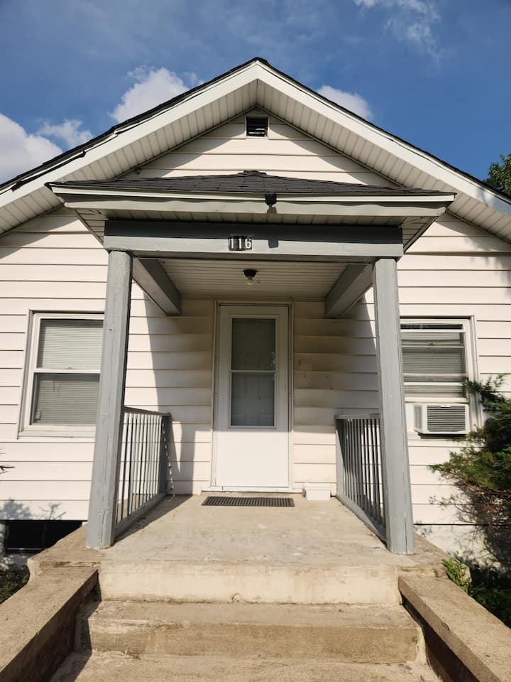 A Nice Three Bedroom House - Joliet, IL