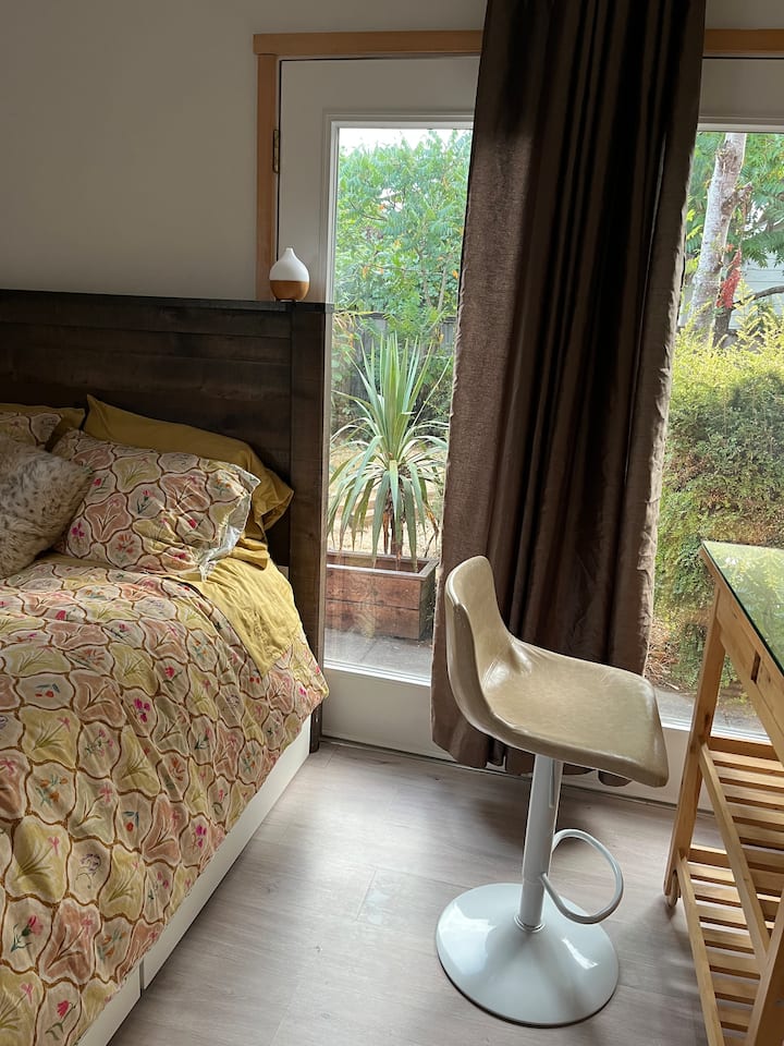 Charming & Cozy Studio Near City - Duncan