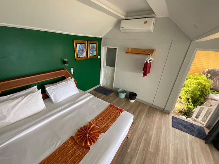 ที่พักเกาะเต่าเห็นวิวทะเลพร้อมอาหารเช้า - Koh Tao