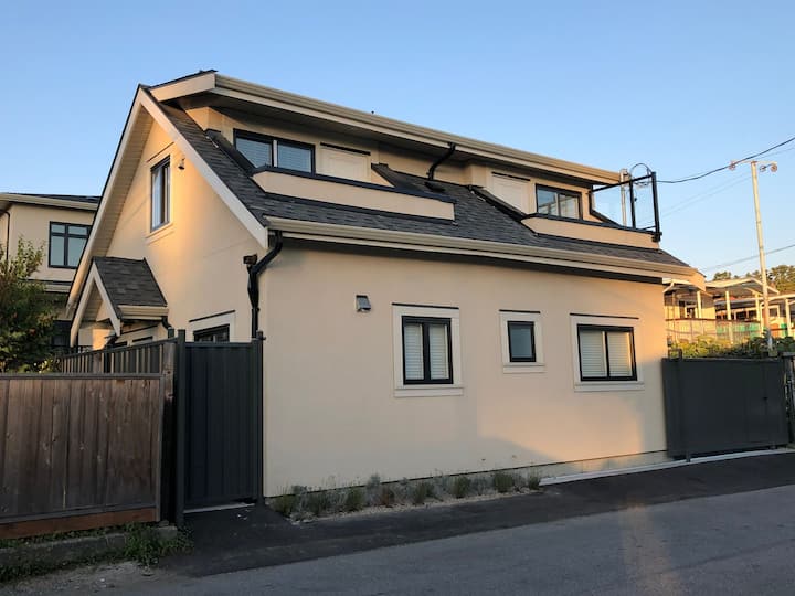 The Balcony Nest —Private Room In A Shared Home R4 - Vancouver