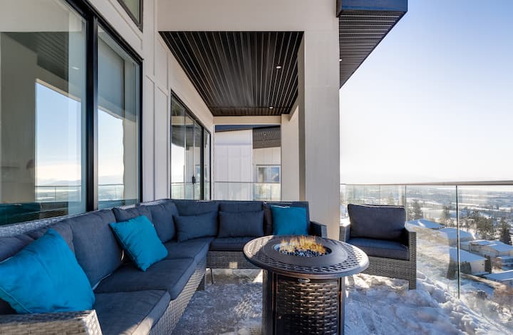 Lake Views Luxury Villa - Kelowna