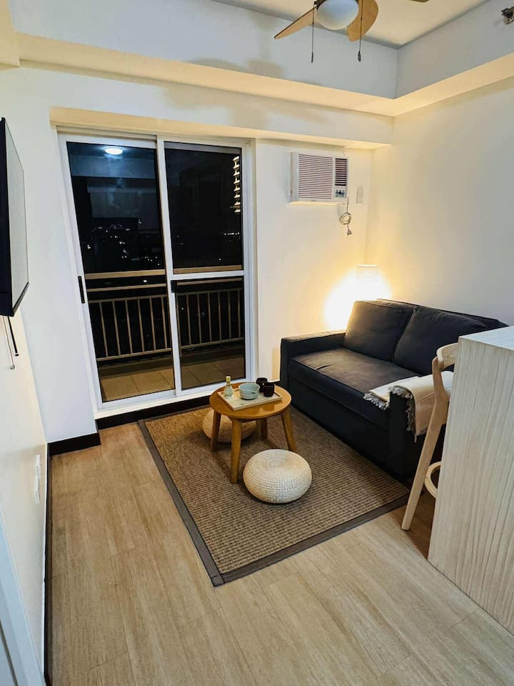 Hikari Inn Staycation At The Celandine - Malabon