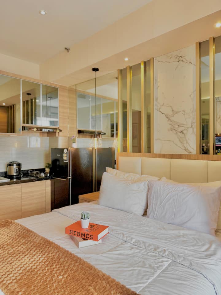 Studio Wooden Level 9th At Benson Tower - Surabaya