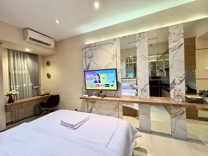 Studio Wooden Level 9th At Benson Tower - Surabaya