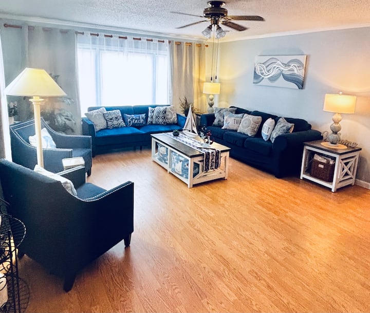 Close2beach/sleeps14/gameroom/pooltable/pingpong - Gulfport, MS