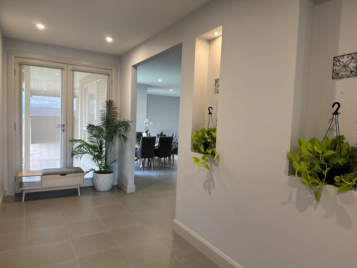 Comfort, Serenity, And Family Togetherness Await. - Wallan