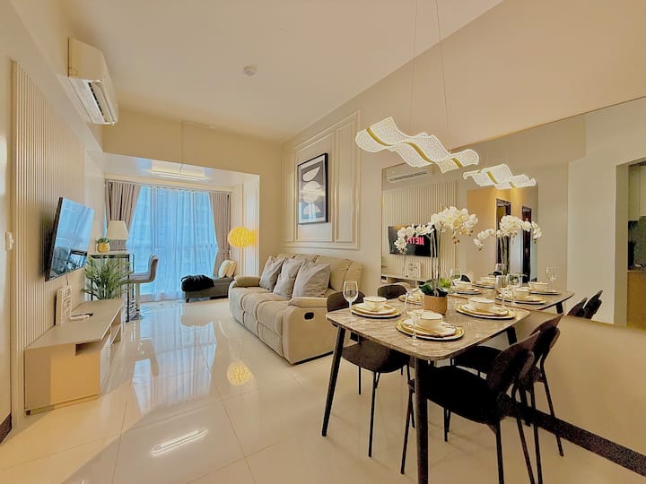 Luxe Uptown Parksuites Bgc| 3-bedrooms | 400mbps - Taguig