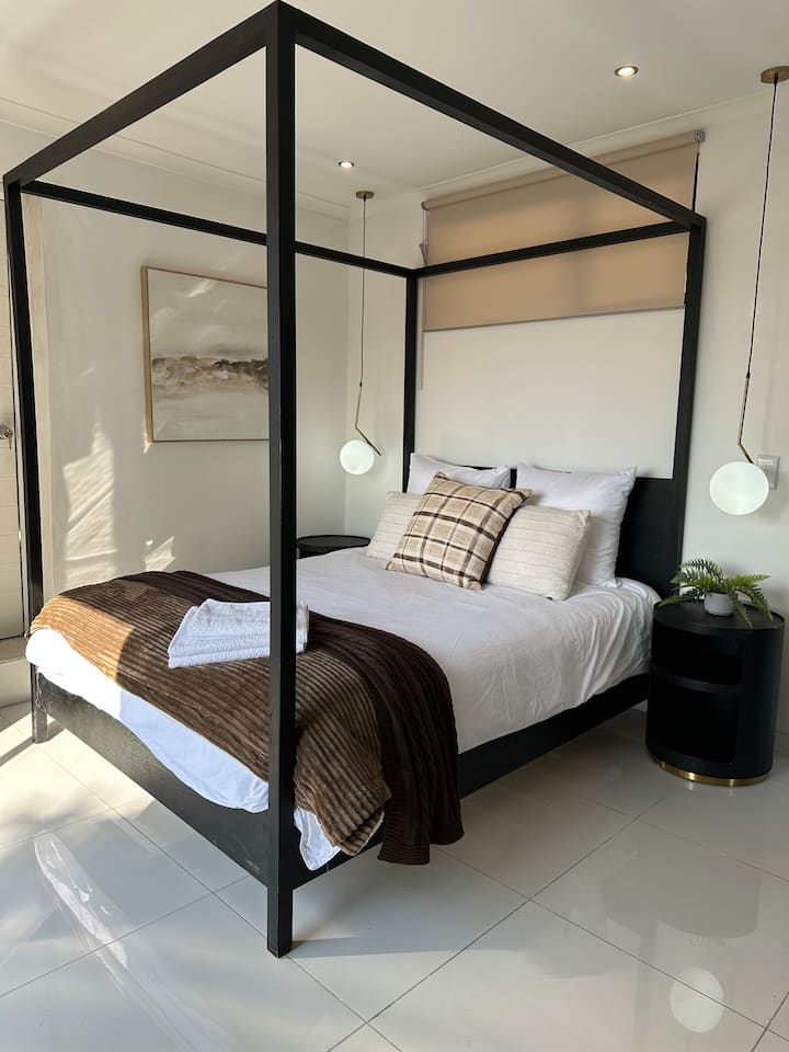 Mountain Backdrop Studio With Urban Panorama - Johannesburg