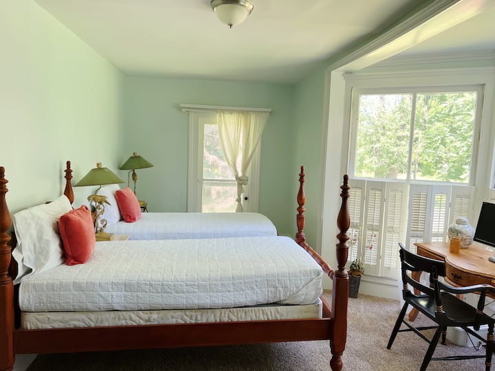 Vinecliff- Hundred Acre Haven-2 - Lake Erie State Park, Brocton