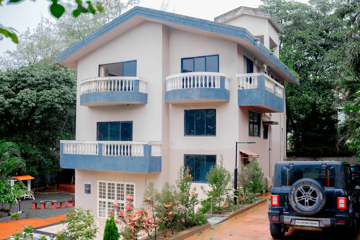 Spacious 4bhk Villa - Pool, Lawn & Bonfire Setup - Lonavala