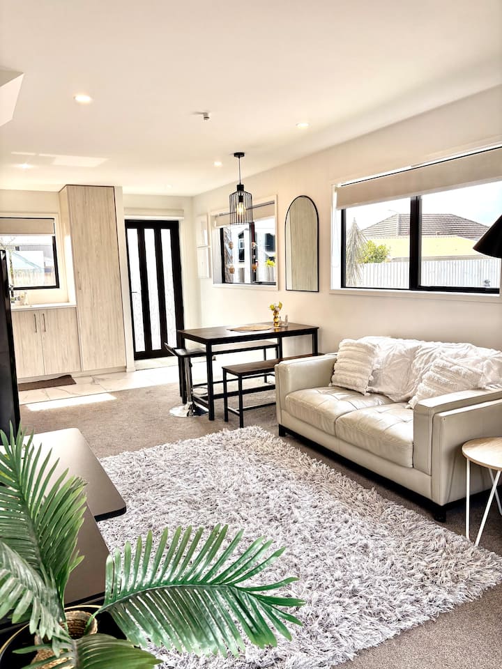 Chic Stay Close Cbd&tranzalpine - Christchurch