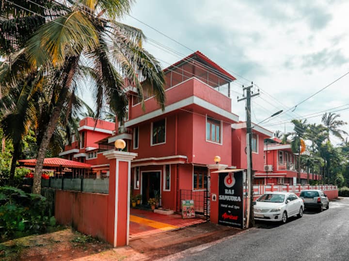 Tropical Escape In Colva | Poolside & Spa Access - Colva