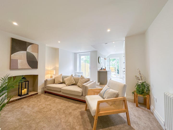 Modern Canterbury Townhouse • Pets & Free Parking - Canterbury
