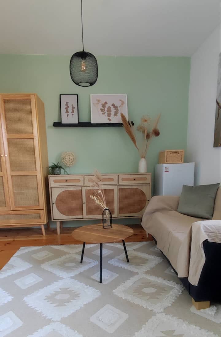 Zimmer Mit Blick In Garten - Berlin