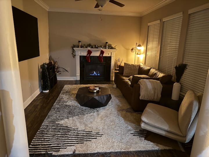 The Pad You’ve Always Wanted — Yours For The Night - Dallas, TX