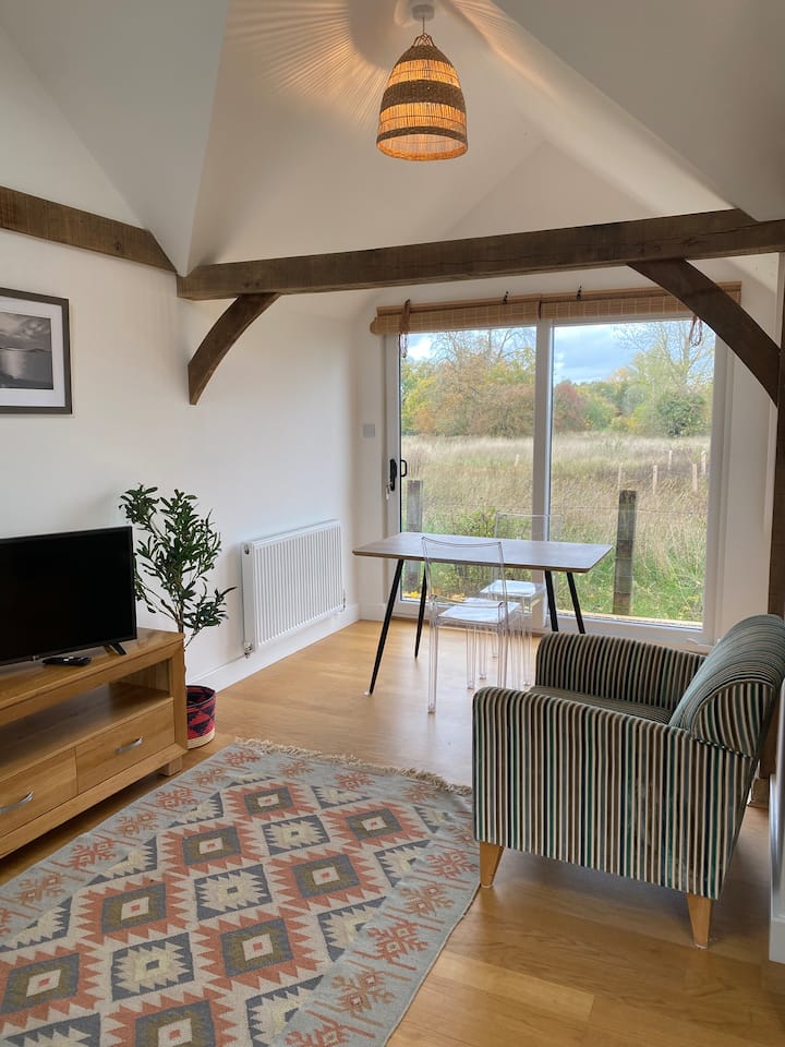 Peaceful Self-contained Cabin In Buckinghamshire - Buckinghamshire