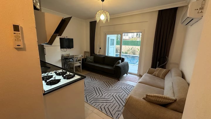 Denize 50 Metre Havuzlu Apart - Fethiye