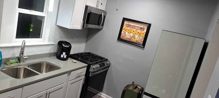 Spacious Highland Square 5 Bdrm - Akron, OH