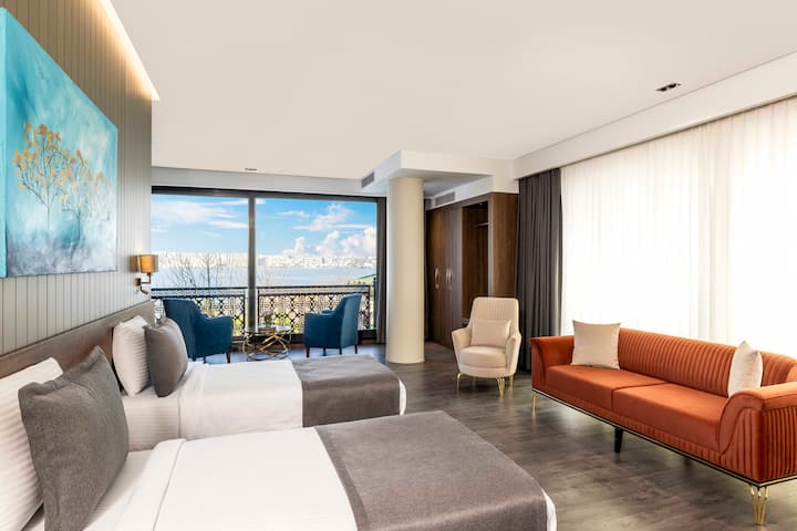Corner Family Suite Room (Lake View) - Istanbul