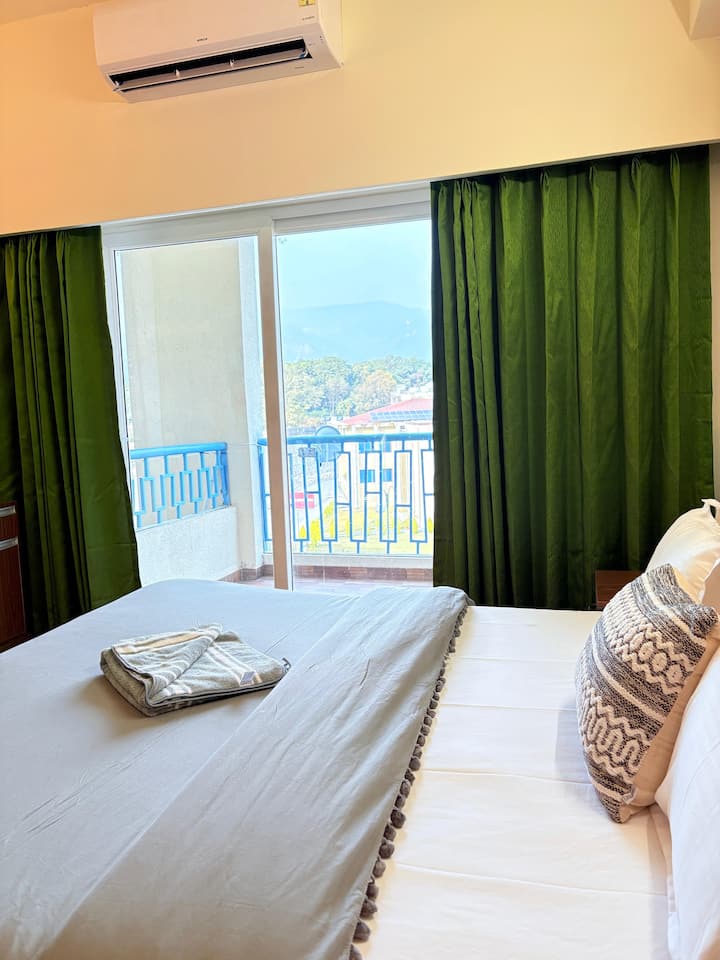 Cozy Studio Apartment | Mountain Views | It Park - Dehradun