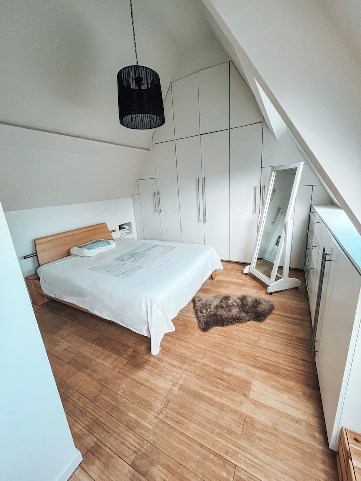 Zolderkamer Met Badkamer - Anvers