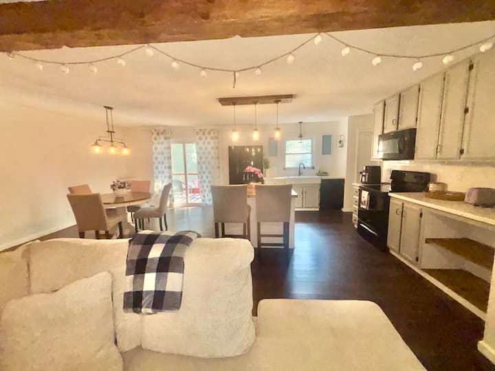 Rustic Farmhouse - The Fugitive Beach, Rolla