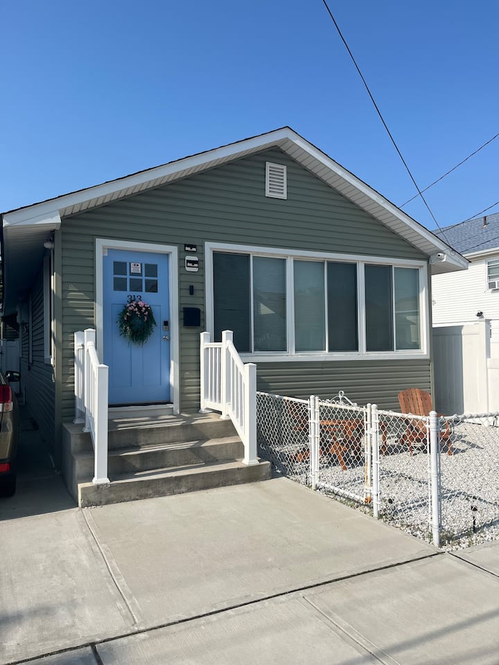 Charming Beach Cottage - Seaside Heights, NJ