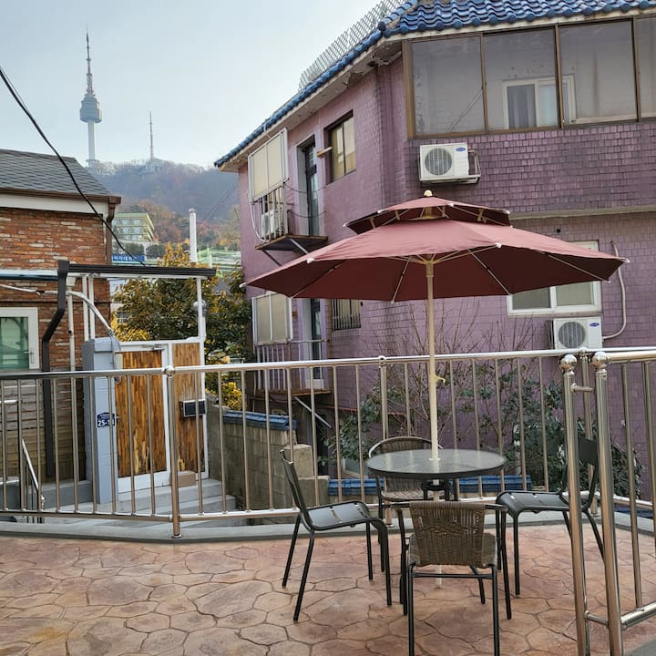 레오의집.서울.명동.방2개.침대퀸사이즈2개.쇼파.테라스.남산전망.명동야시장.남산타워.쇼핑! - Seoul