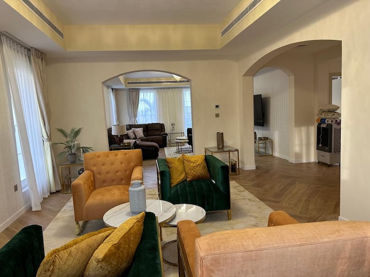 Luxury Villa, Beach, Pool Access - United Arab Emirates