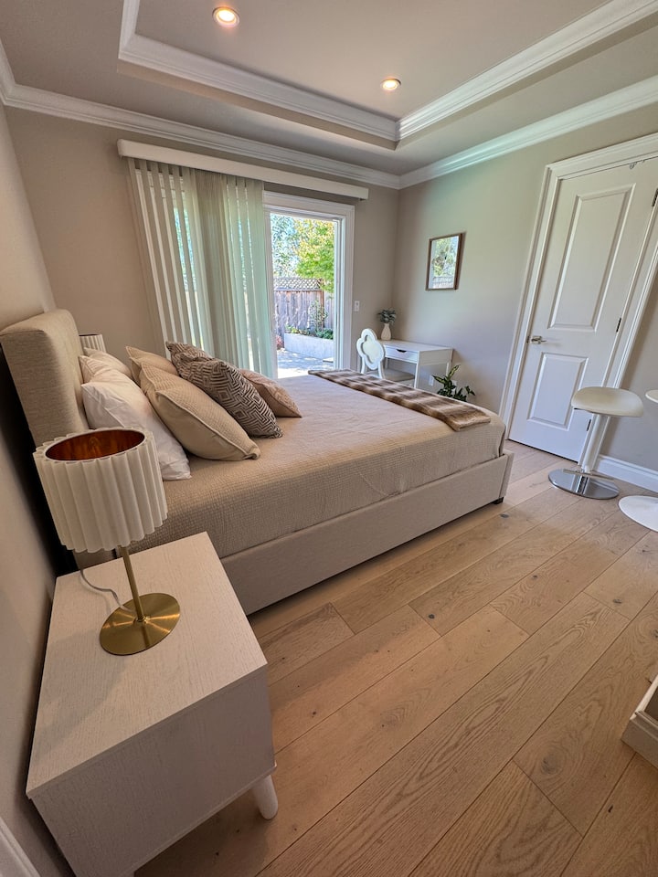 Specious, Bright Studio In Los Altos - Los Altos, CA