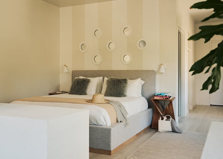 Hotel Circulo • King Suite • Prime Location - Charleston, SC