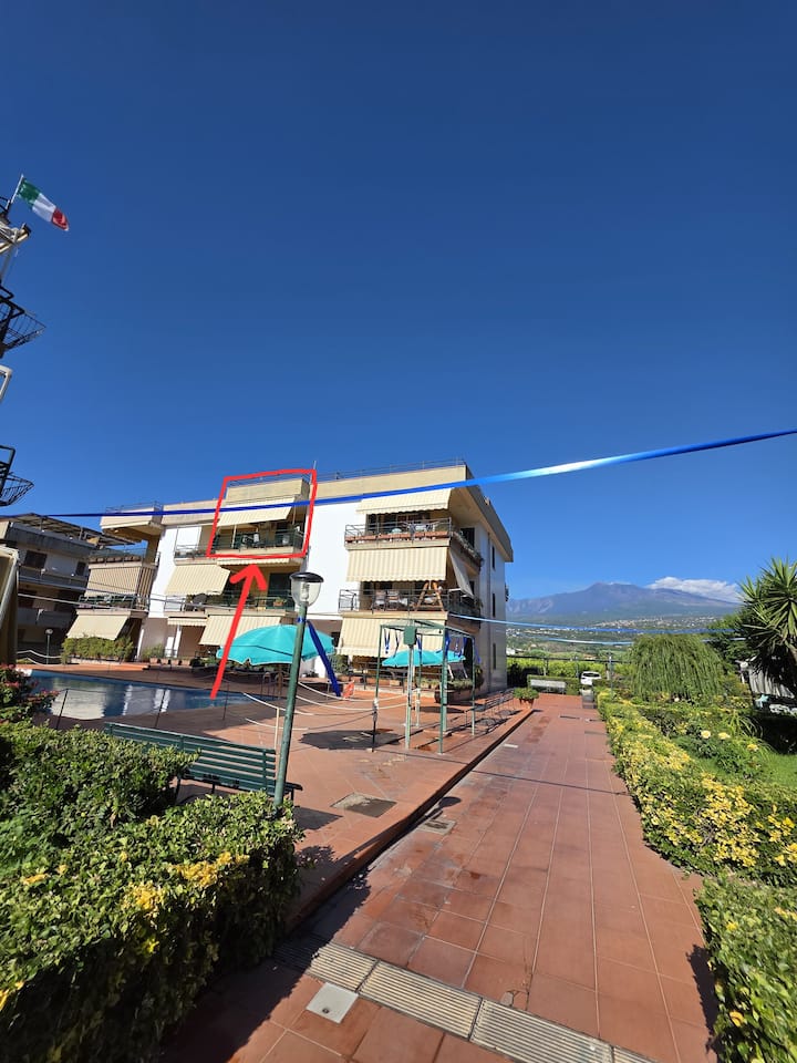 Suntan - Waves And Peaks Retreat - Milo