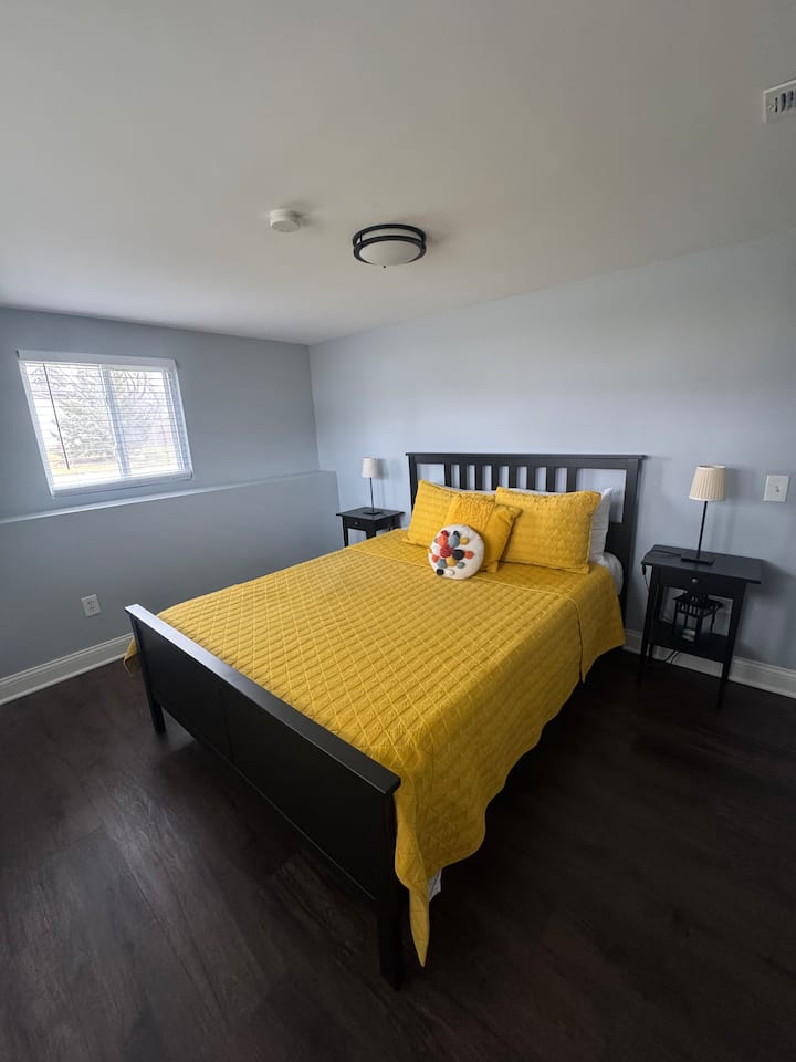 Casita Moderna Sunny Private Suite - Bolingbrook, IL