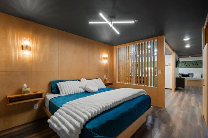 Farnam Midtown Condo 5j - Omaha, NE