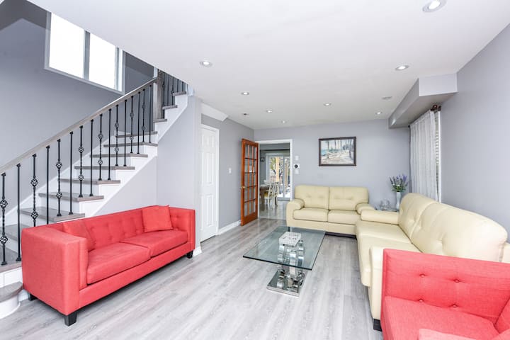 Entire 4br 3ba Home, Sleeps8, Mins To Yyz Airport - Mississauga